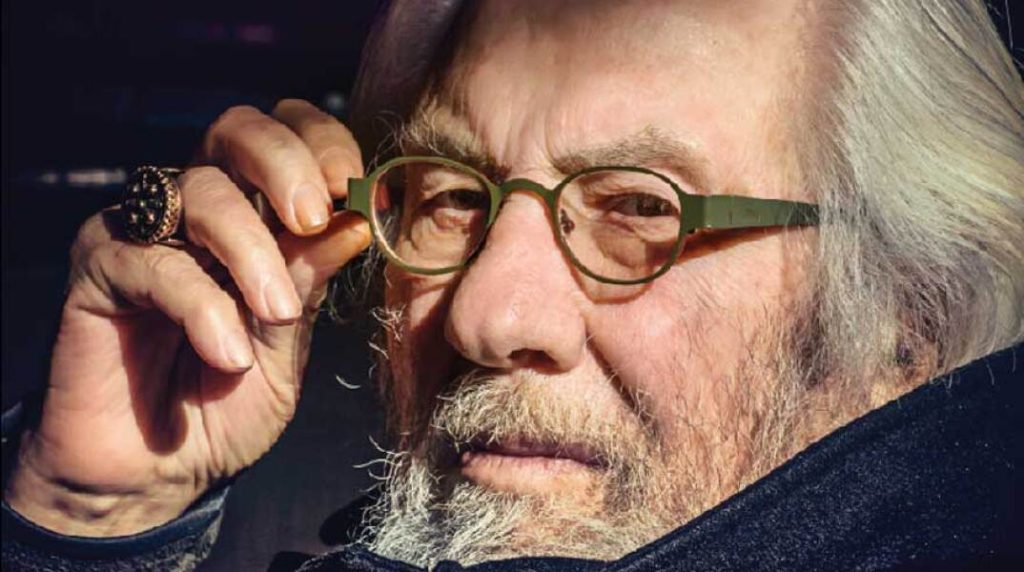 ΠΕΘΑΝΕ Ο ΣΚΗΝΟΘΕΤΗΣ ΚΑΙ ΗΘΟΠΟΙΟΣ ΓΙΩΡΓΟΣ ΜΙΧΑΛΑΚΟΠΟΥΛΟΣ - Verso.gr